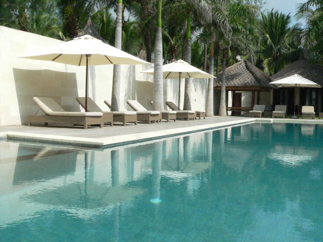 Kolam Renang Batu Hijau di Sunsea Resort Vietnam